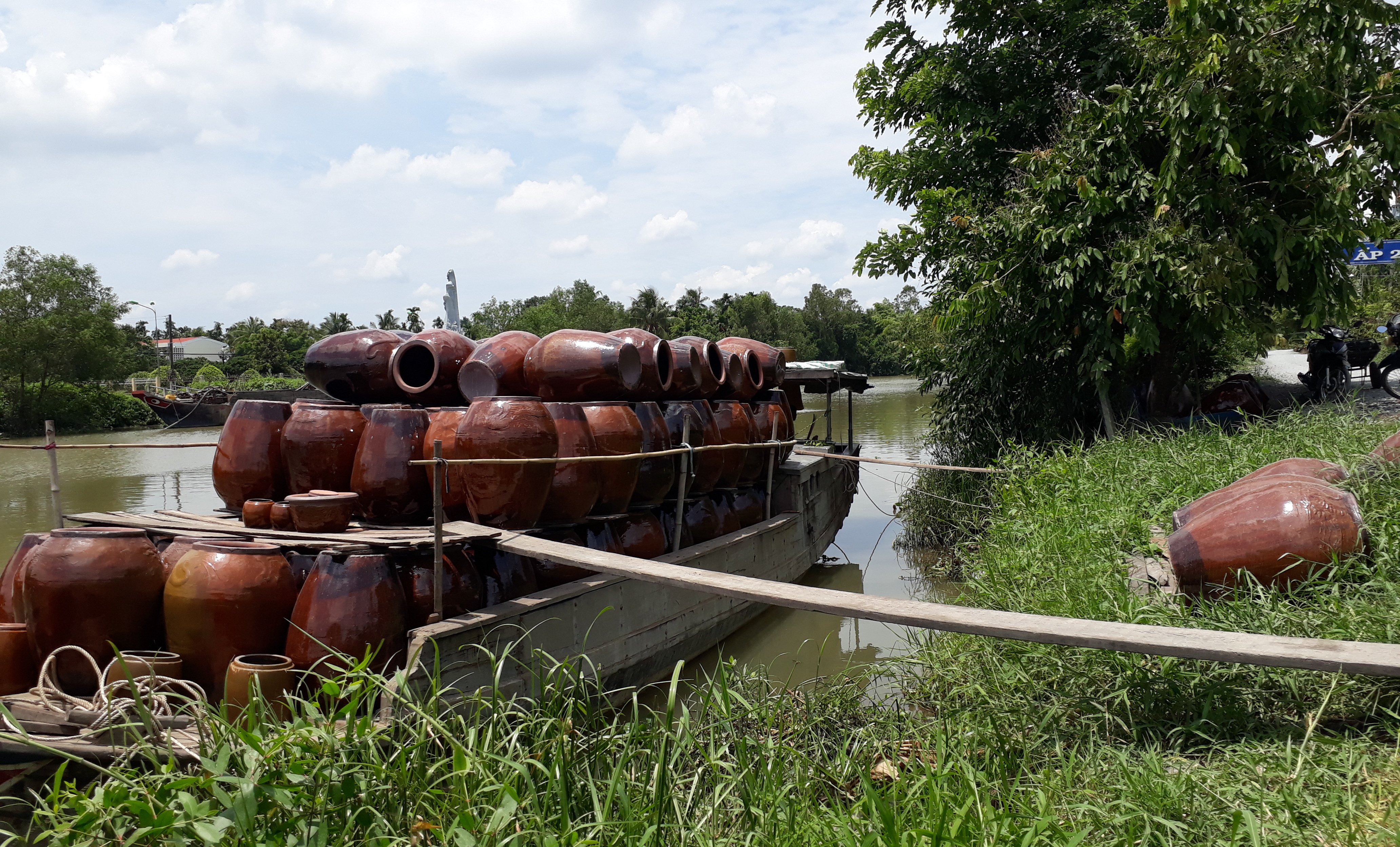 BIKE & BOAT FROM SAIGON - MEKONG HOMESTAY - FLOATING MARKET 03 DAYS
